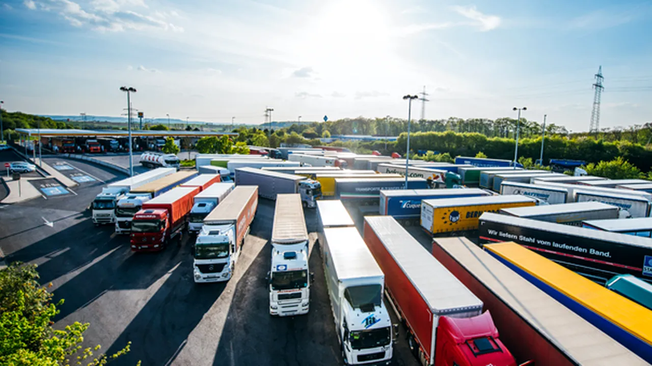 Cum arată cea mai mare staţie de alimentare cu carburanţi din lume - FOTO