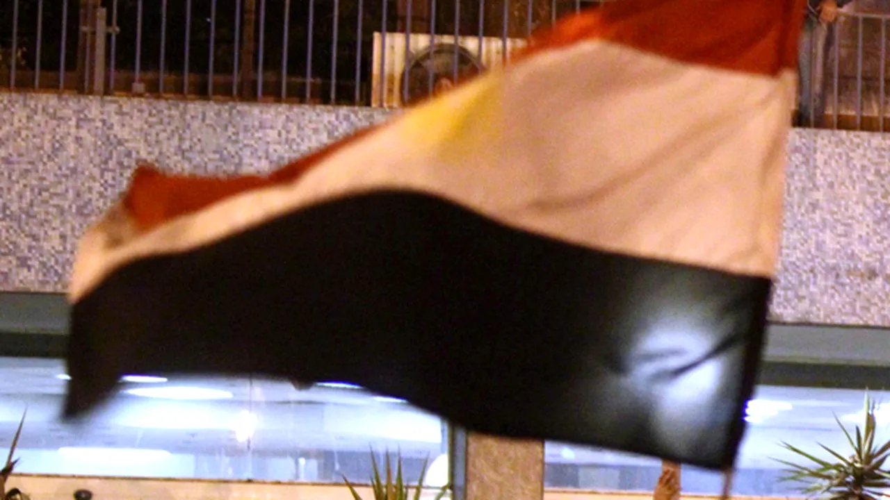 Supravieţuitori ai Războiului Rece, învinşi ai „războiului valutar”