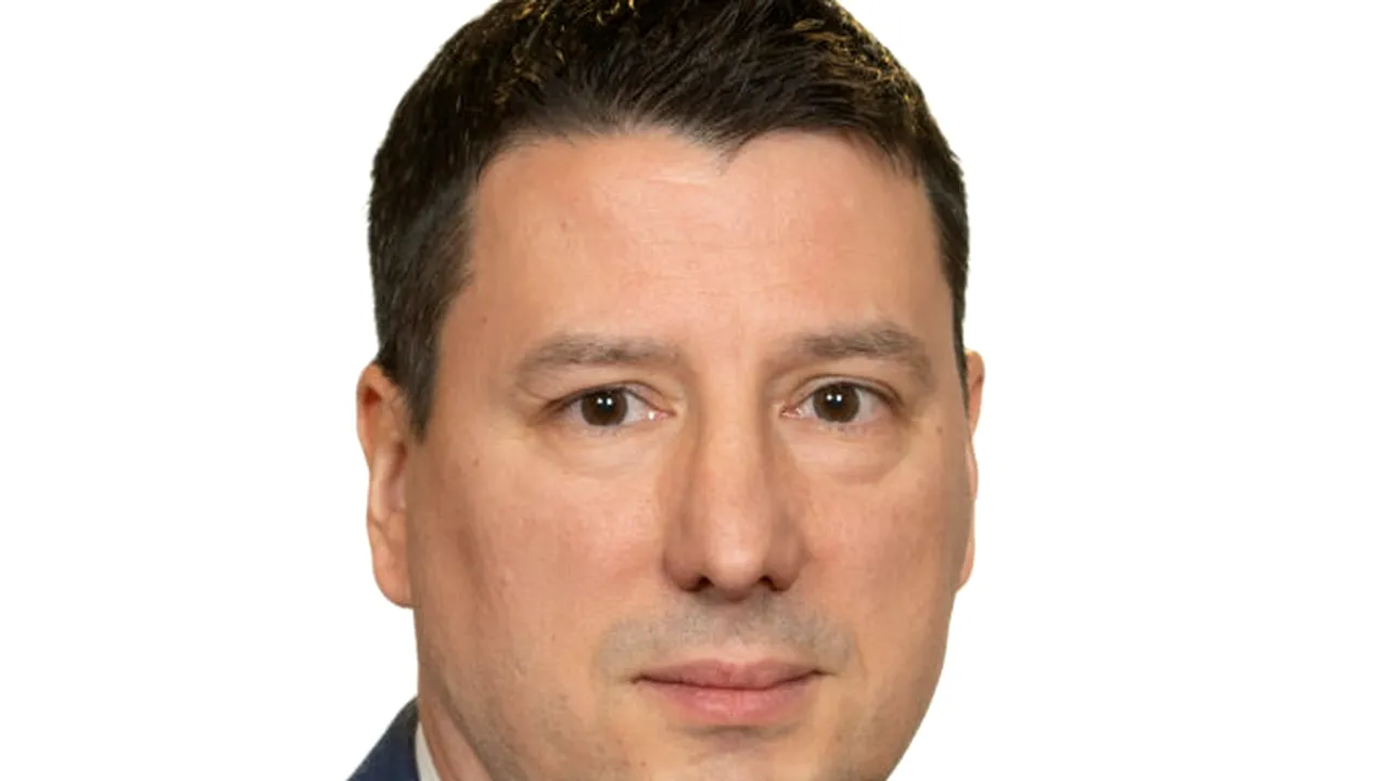 Un senator și-a însușit rucsacul cu bani uitat în recepția unui hotel ...